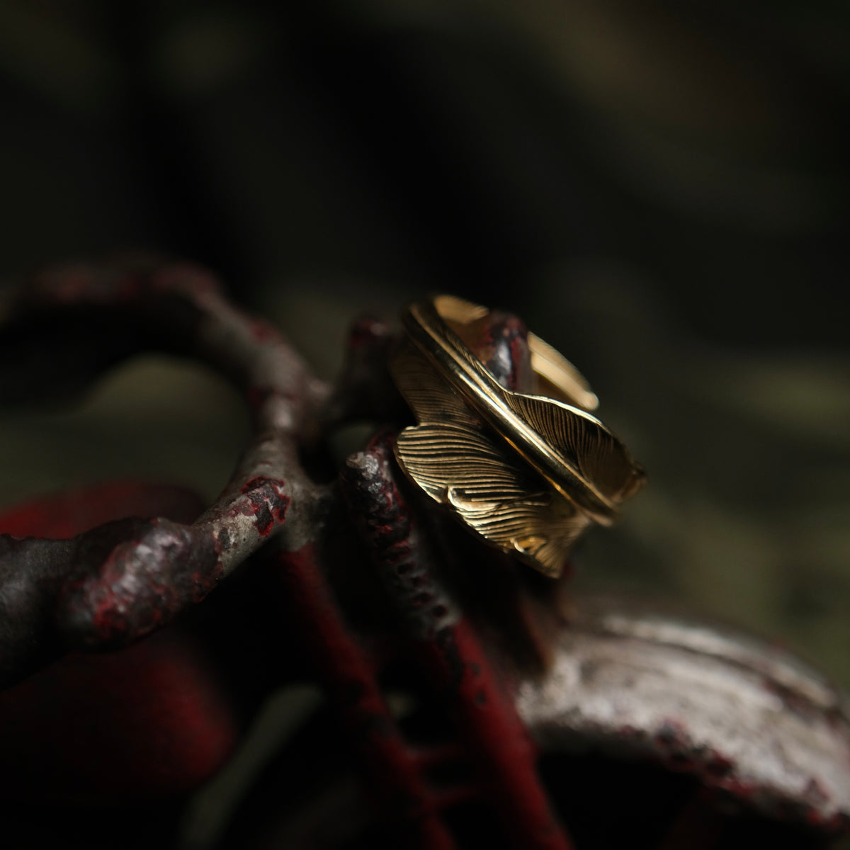 Larry Smith 18k Gold Kazekiri Feather Pinky Ring – BROGUE